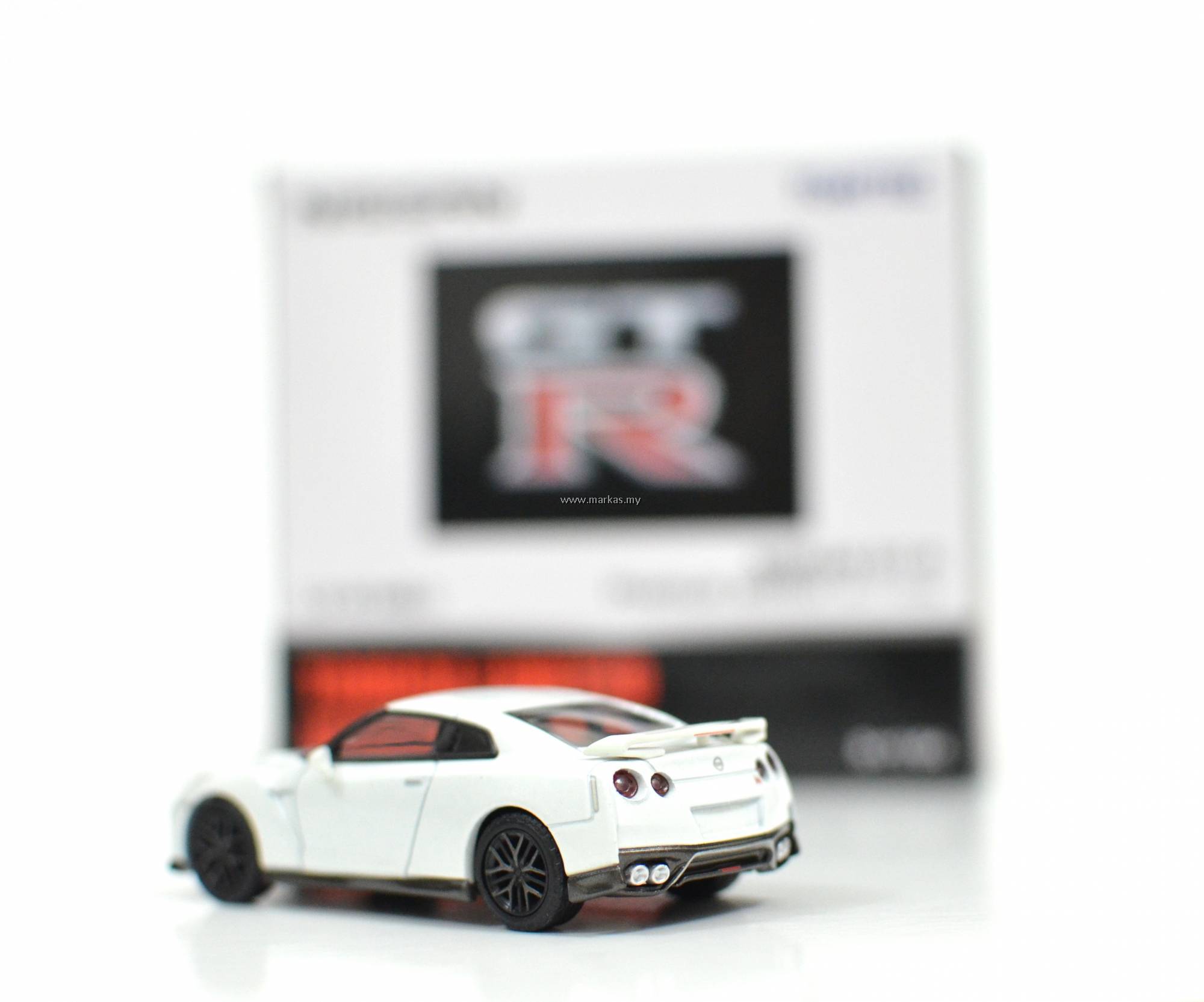 TOMICA LIMITED VINTAGE NEO LV-N148C NISSAN GT-R PREMIUM EDITION 2017 MODEL (WHITE)