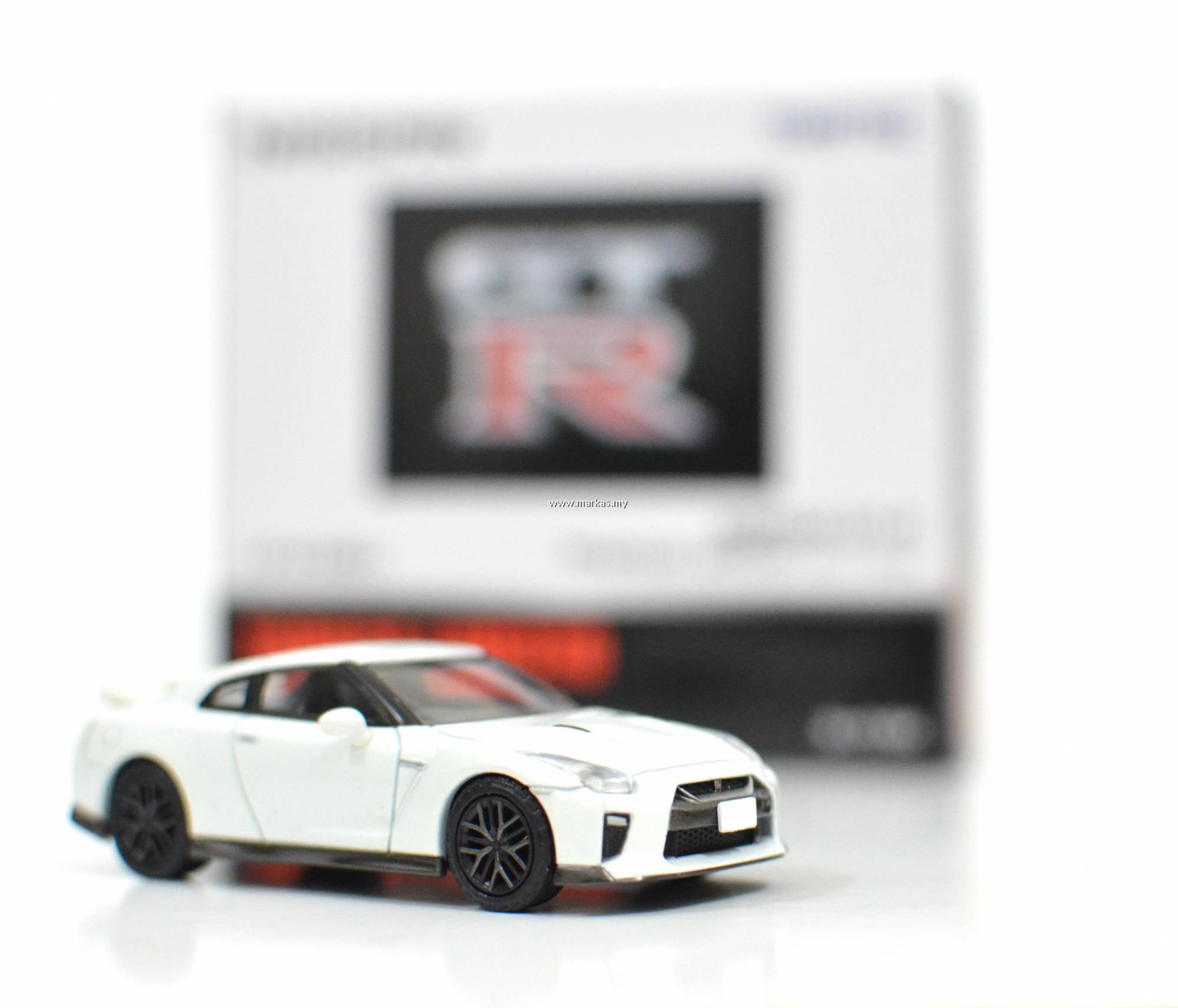 TOMICA LIMITED VINTAGE NEO LV-N148C NISSAN GT-R PREMIUM EDITION 2017 MODEL (WHITE)