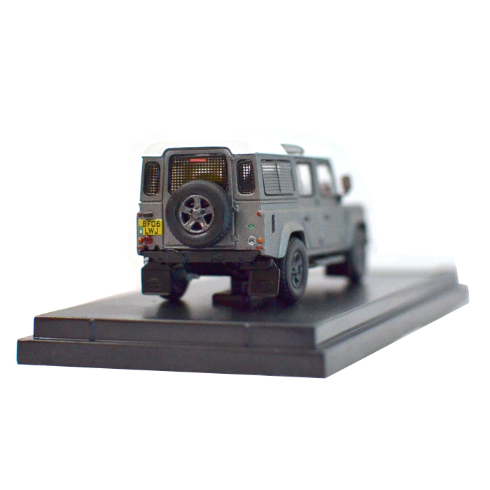 MASTER MODEL 1/64 LAND ROVER DEFENDER 110 AIRCRAFT GREY
