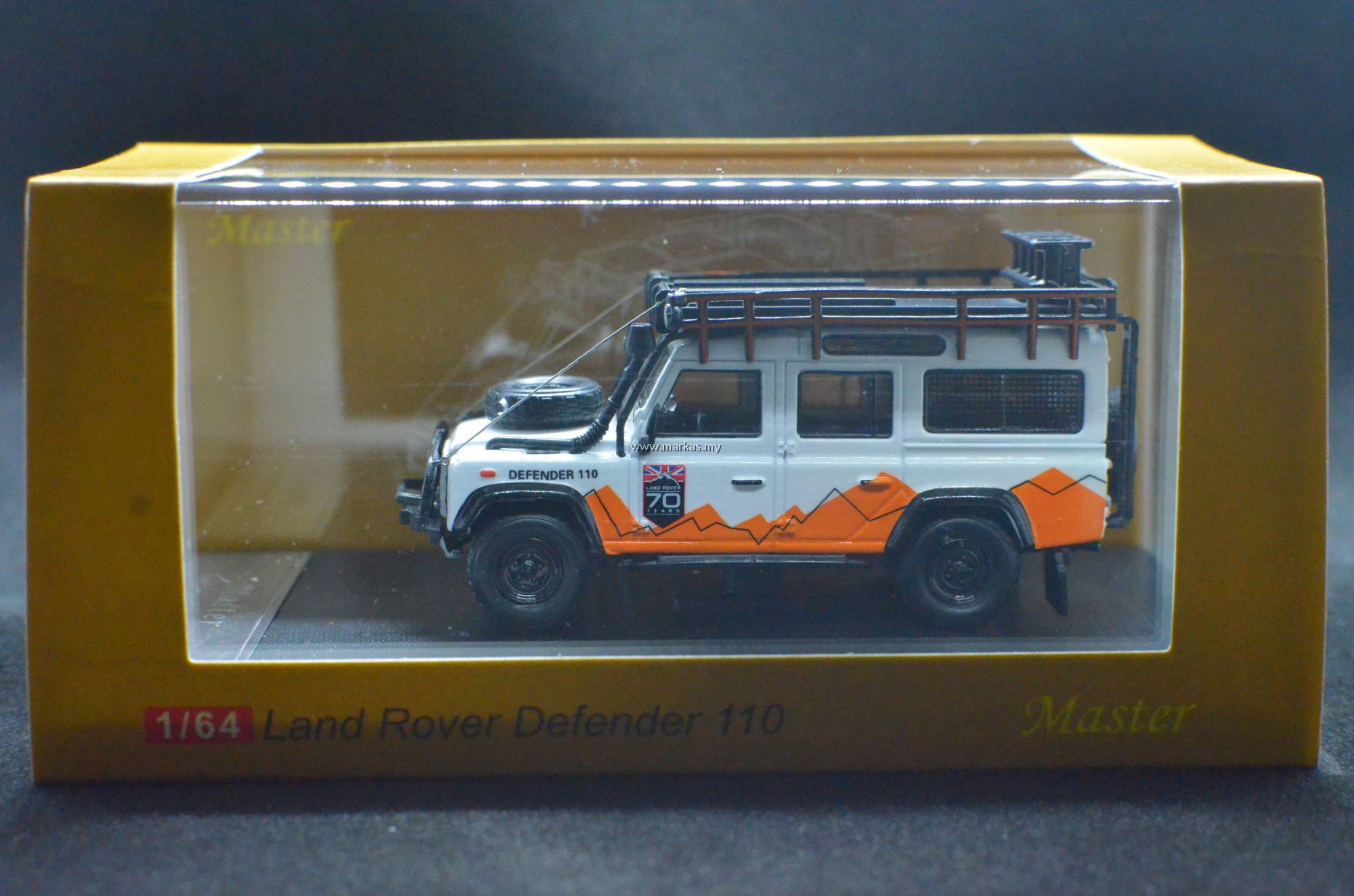 MASTER MODEL 1/64 LAND ROVER DEFENDER 110 70TH UK