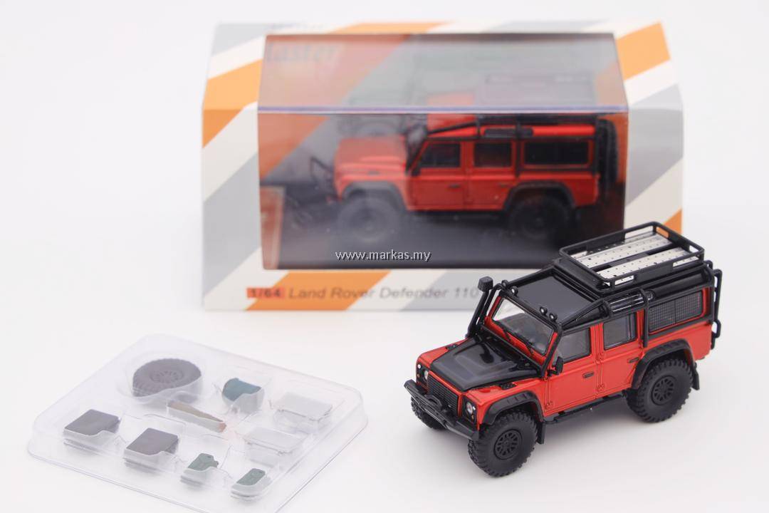 MASTER MODEL 1/64 LAND ROVER DEFENDER 110 ORANGE WITH ACCESSORIES