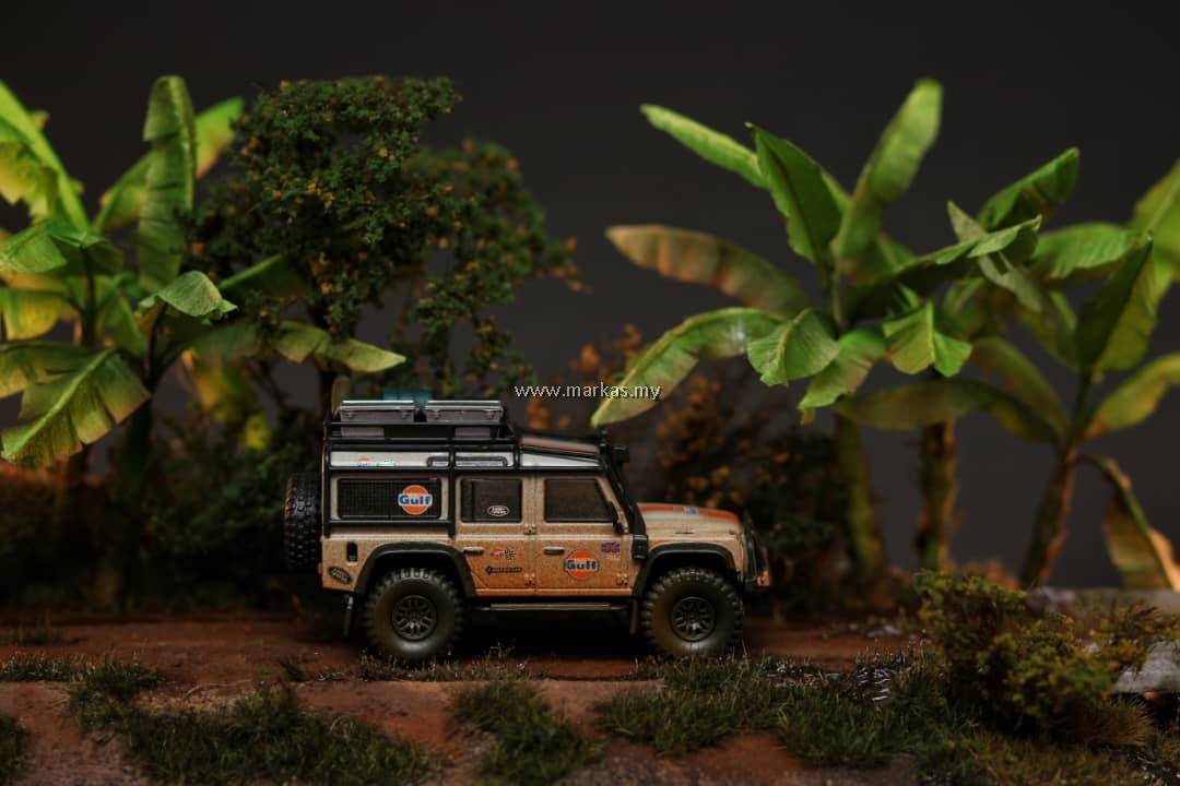 MASTER MODEL 1/64 LAND ROVER DEFENDER 110 OFF-ROAD GULF OIL GULF MUDDY ...