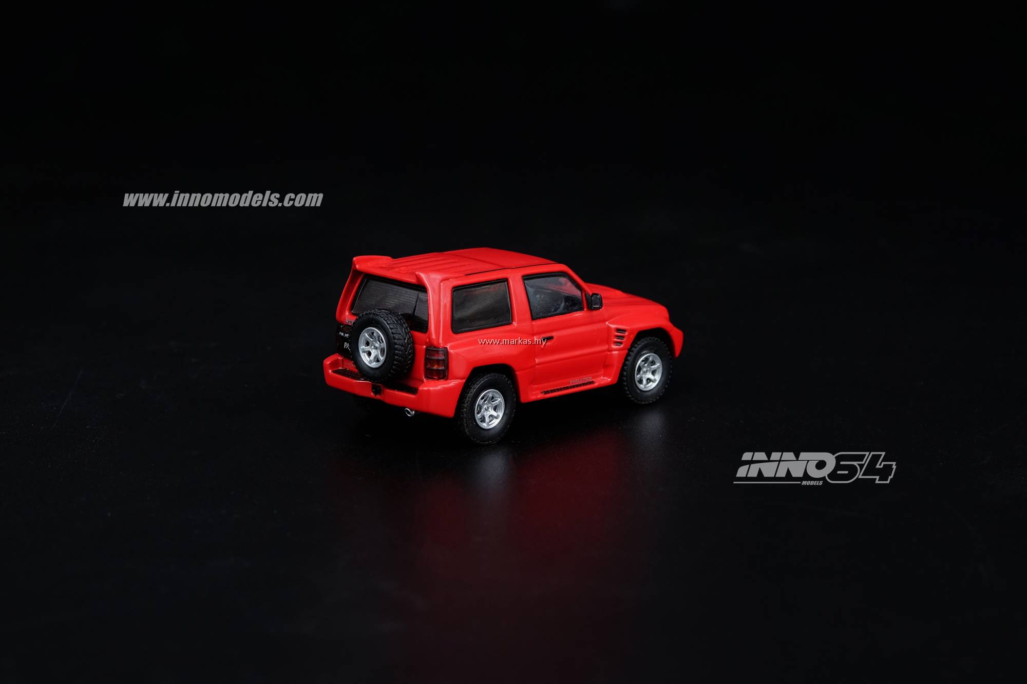 INNO MODELS INNO64 1/64 MITSUBISHI PAJERO EVOLUTION RED WITH EXTRA WHEELS
