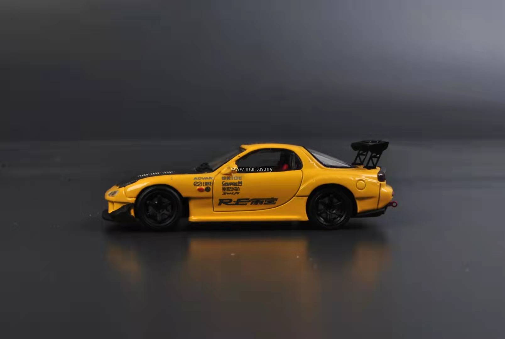 (PO) MASTER MODEL 1/64 MAZDA RX7 RE YELLOW WITH CARBON BONNET