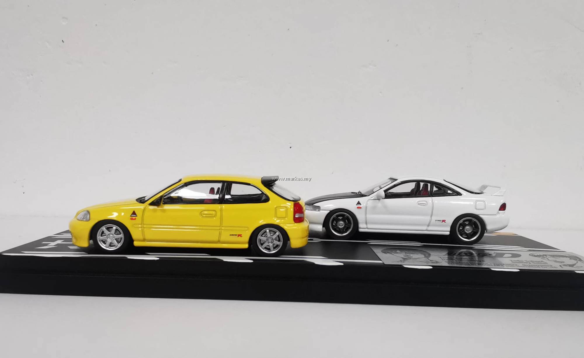 MODELER'S INITIAL D 1/64 HONDA DC2 WHITE & HONDA EK9 YELLOW