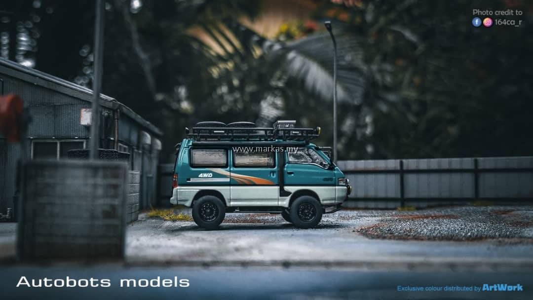 AUTOBOTS MODELS 1/64 MITSUBISHI DELICA STAR WAGON 4X4 GREEN SILVER