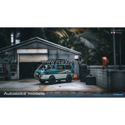 AUTOBOTS MODELS 1/64 MITSUBISHI DELICA STAR WAGON 4X4 GREEN SILVER