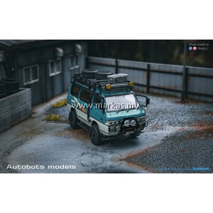 AUTOBOTS MODELS 1/64 MITSUBISHI DELICA STAR WAGON 4X4 GREEN SILVER