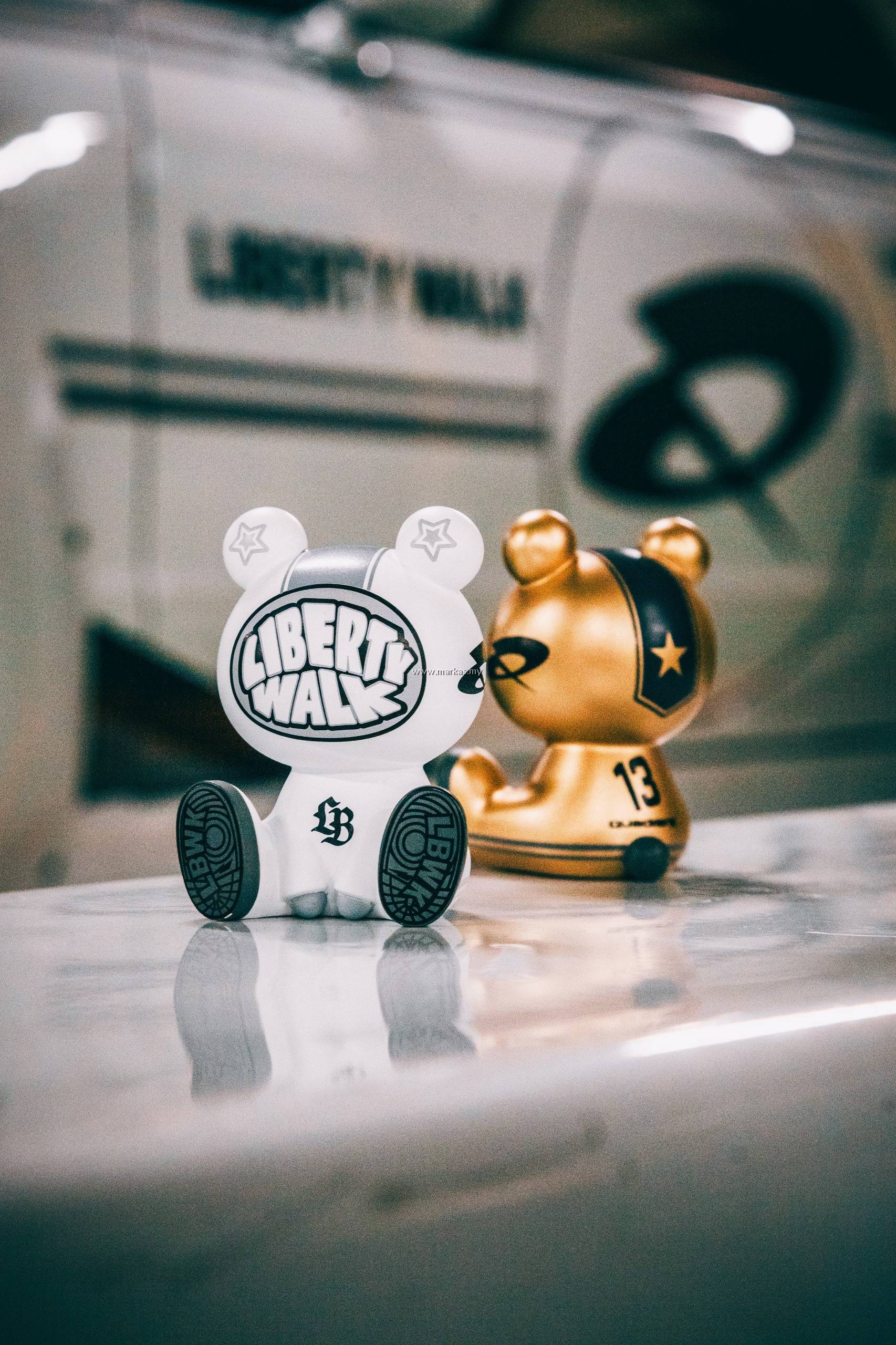 (PO) MINI GT 1/64 LIBERTY WALK X QUADRANT COLLABORATION 100% KUMA TOYS ...