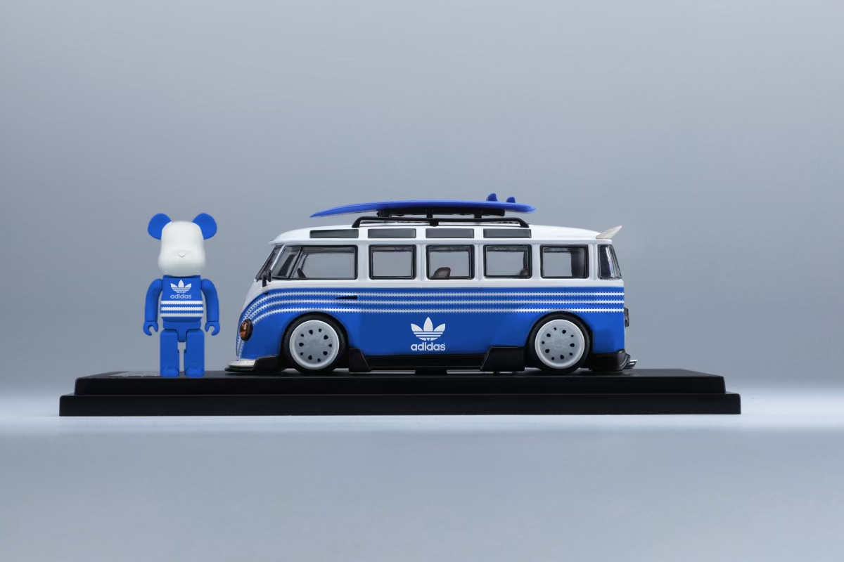 LIBERTY64 1/64 T1 KOMBI ADIDAS WITH FIGURE